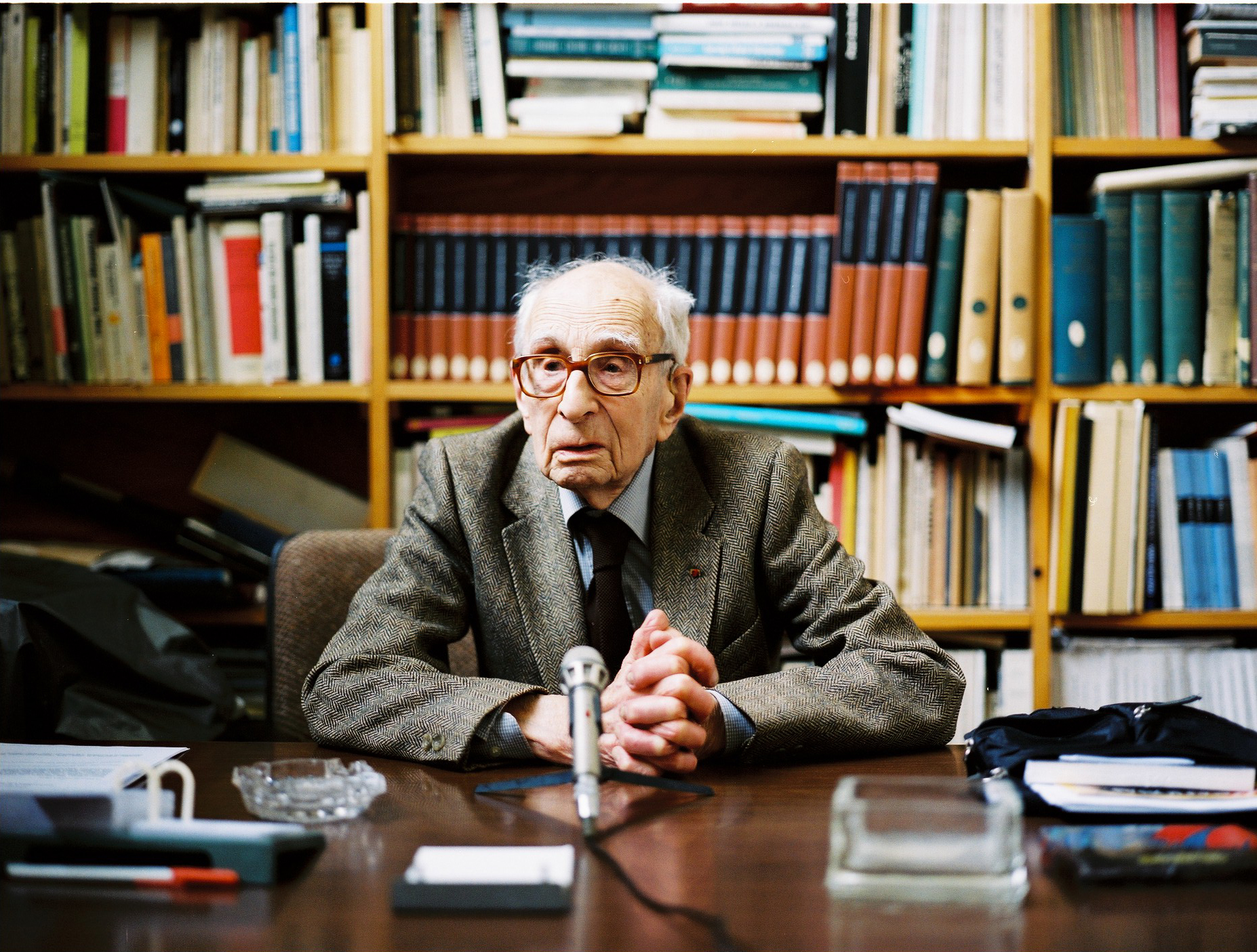 Exposição 'Mundo Sensível dos Mitos: A Ciência e a Arte de Claude Lévi ...